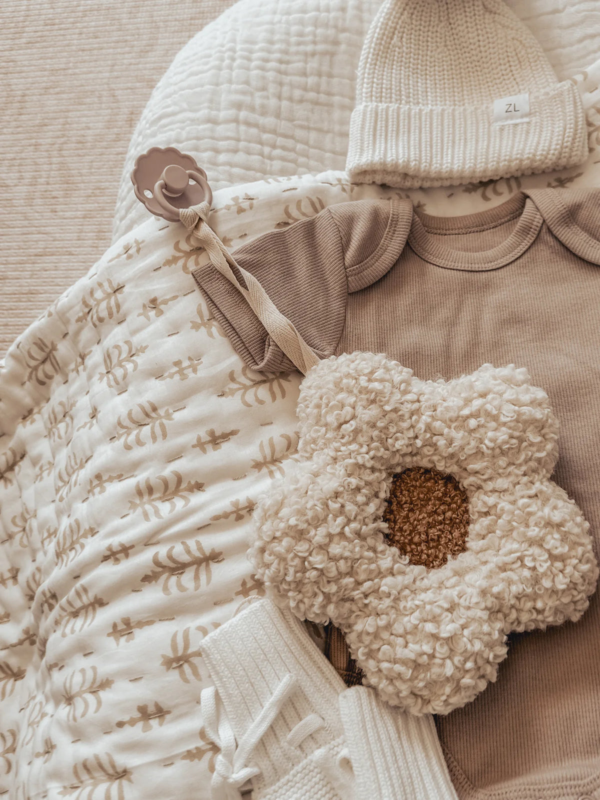 Mushroom Daisy Pacifier Holder– Millie and Lana